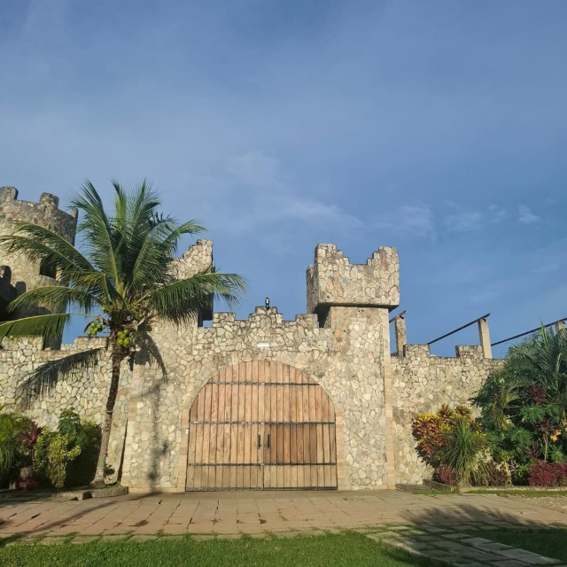 Hotel Castillo Alejandría: El Reino Mágico de Higuerote Que Debes Conocer